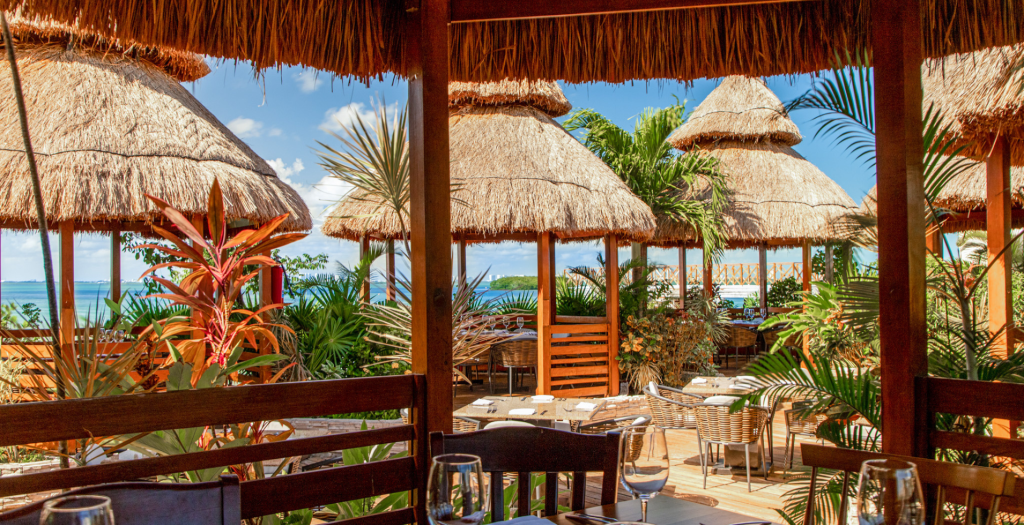 Fred's: Donde la Experiencia se Fusiona con el Espíritu de Bora Bora - Fred's Restaurant Cancún ...